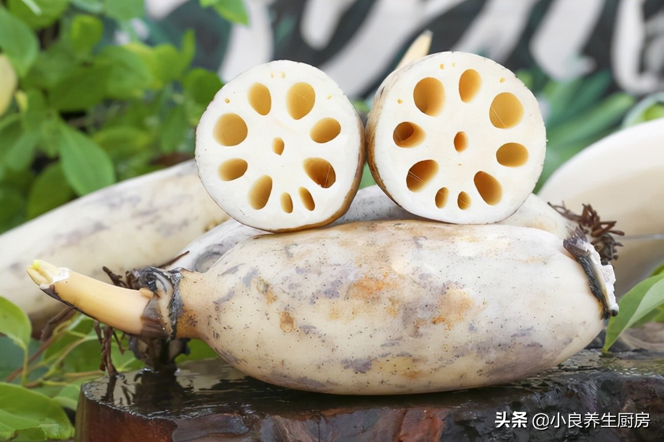 To stew lotus root soup, choose seven-hole or nine-hole lotus root ...