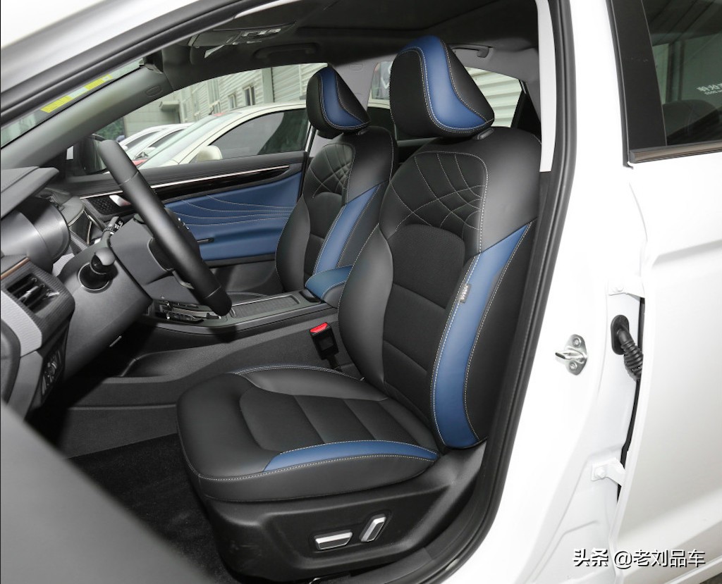 The new Geely Emgrand GL UP, with blue and black interior colors ...