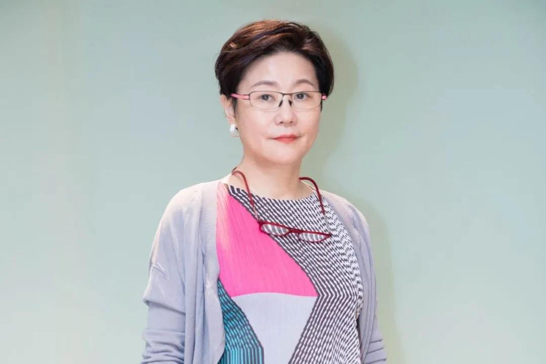 The real mother is Li Xiaowan, and the godmother is Li Shaohong. Lin ...
