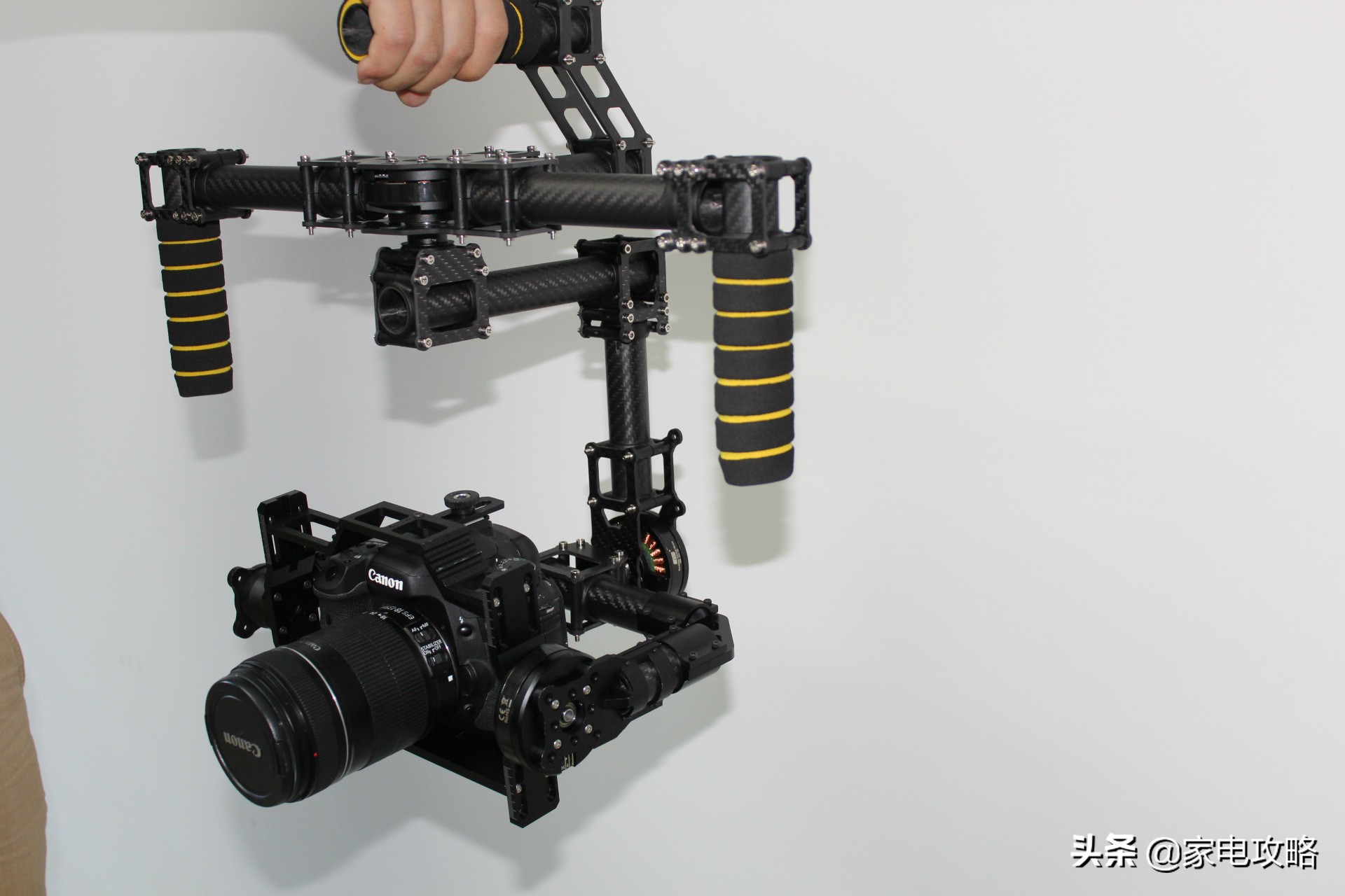 Small size, great promise: handheld gimbal stabilizer - iNEWS
