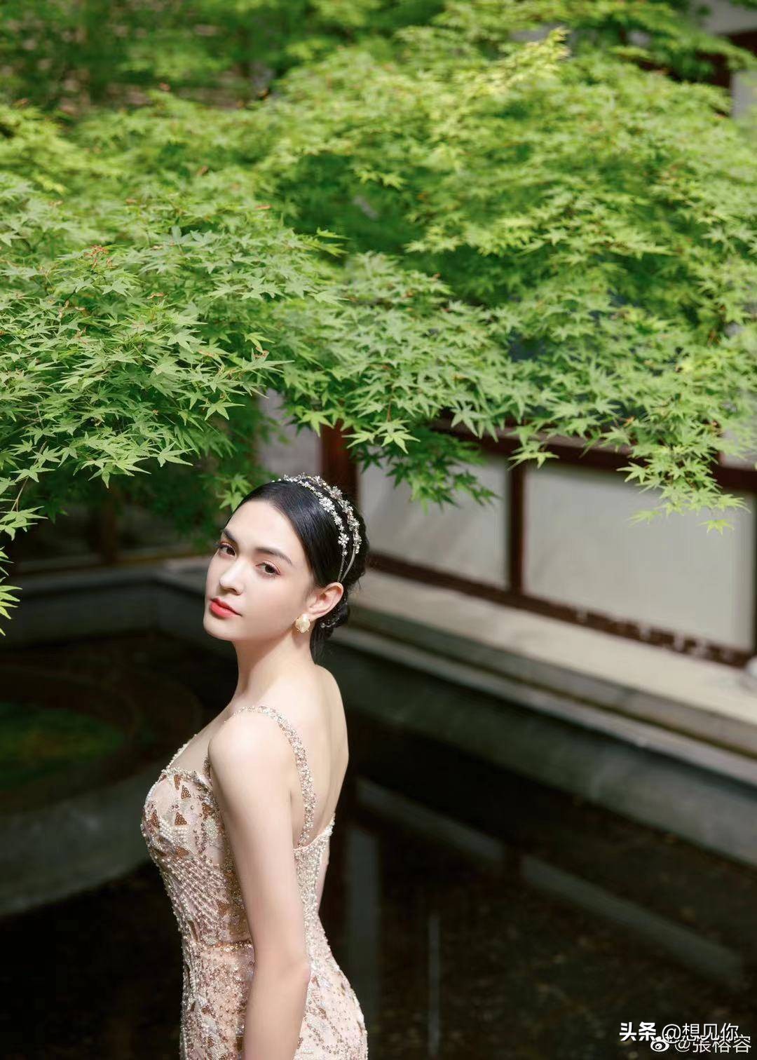 Casual and unique "Hermione"-Zhang Rongrong - iNEWS