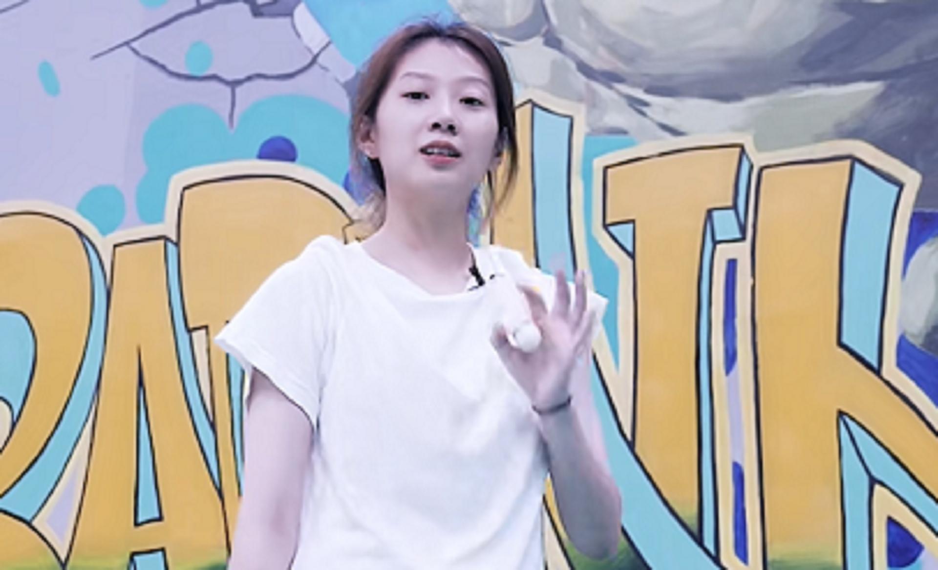 王小羽：全網第一位羽毛球小天后，頻繁恰飯引爭議，一秒殺球爆紅 - 資訊咖