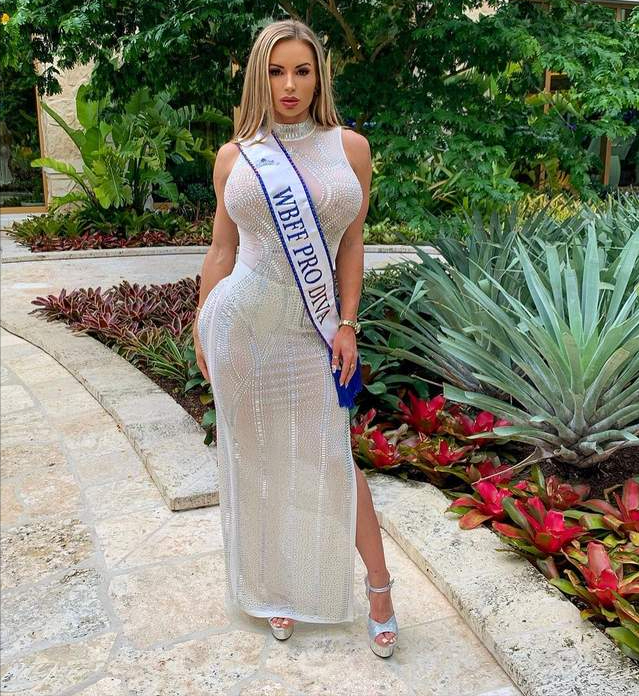 New Zealand goddess of bodybuilding, six pack abs with hips charming ...