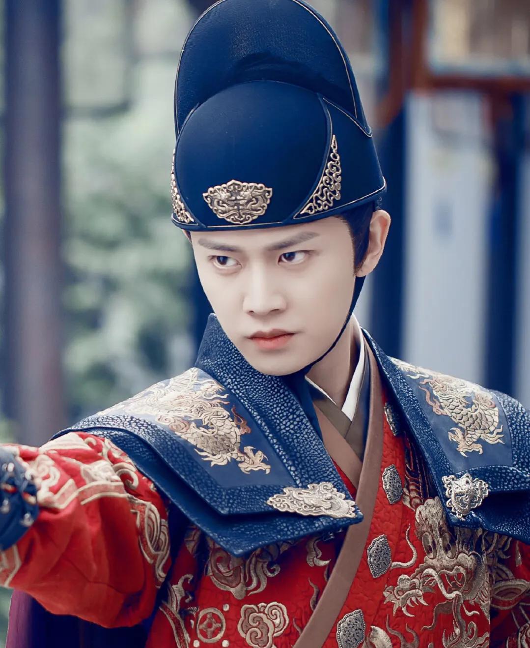 "Guo Zi Jian" Xu Kaicheng changed his headgear and turned into a ...