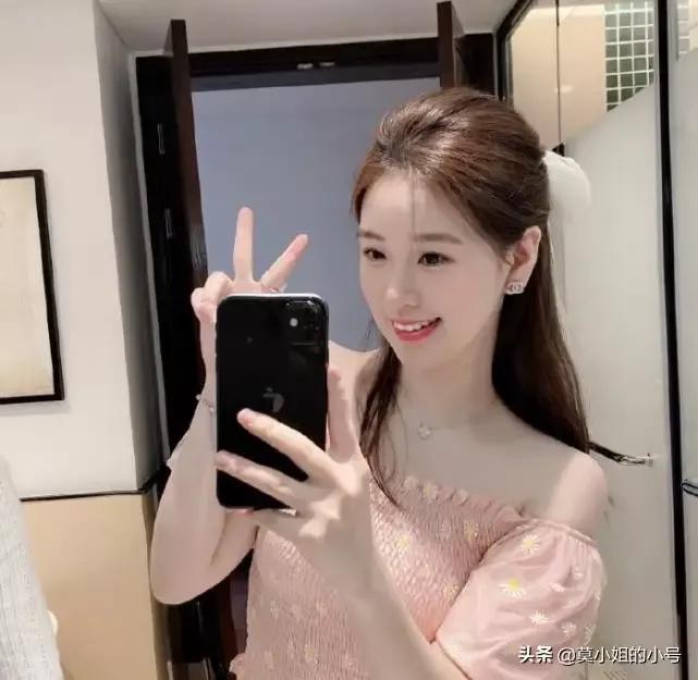 The family of the female sea king Xiang Sixing is a realistic reprint ...