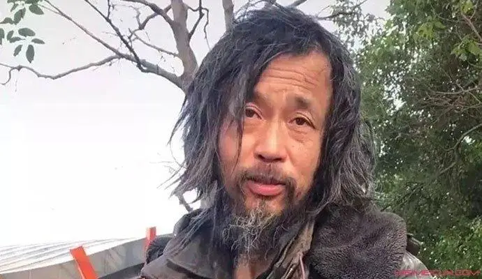 The homeless man turned into a master of Chinese learning with a ...