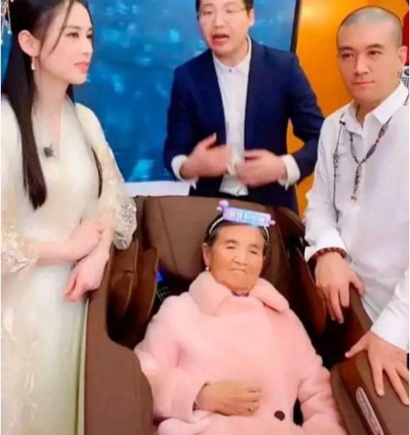 Huang Shengyi's live broadcast angered fans at 80-year-old mother-in ...