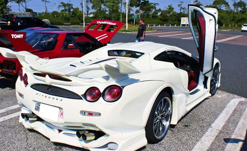Ugly and scary, with a bionic design, a super sports car that looks ...