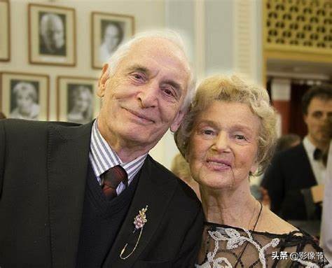 "Seventeen Moments of Spring", who is the actor who plays Stiritz's ...