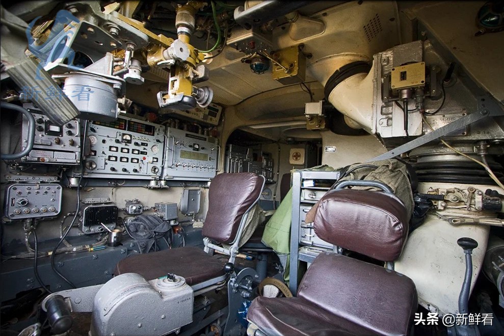 From the inside of the Russian and American main battle tanks, look at ...