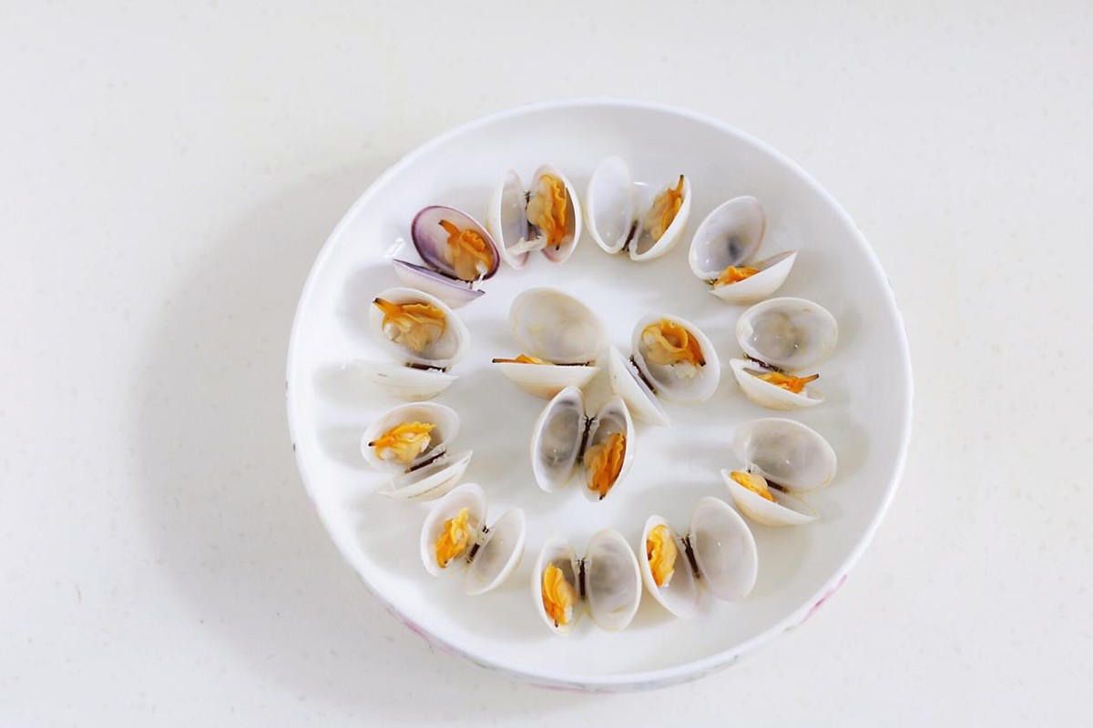 Steamed eggs with homemade clams, delicious and tender, one bite after ...