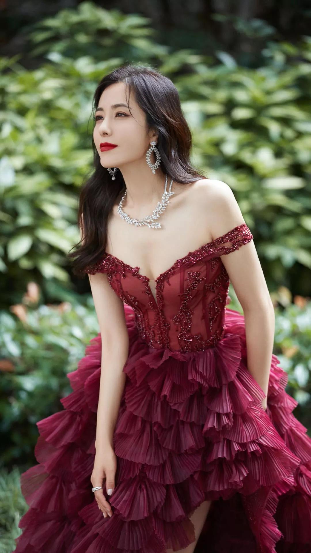 "Zeng Li, height 170 cm, weight 55 kg, was born on September 17, 1976 ...