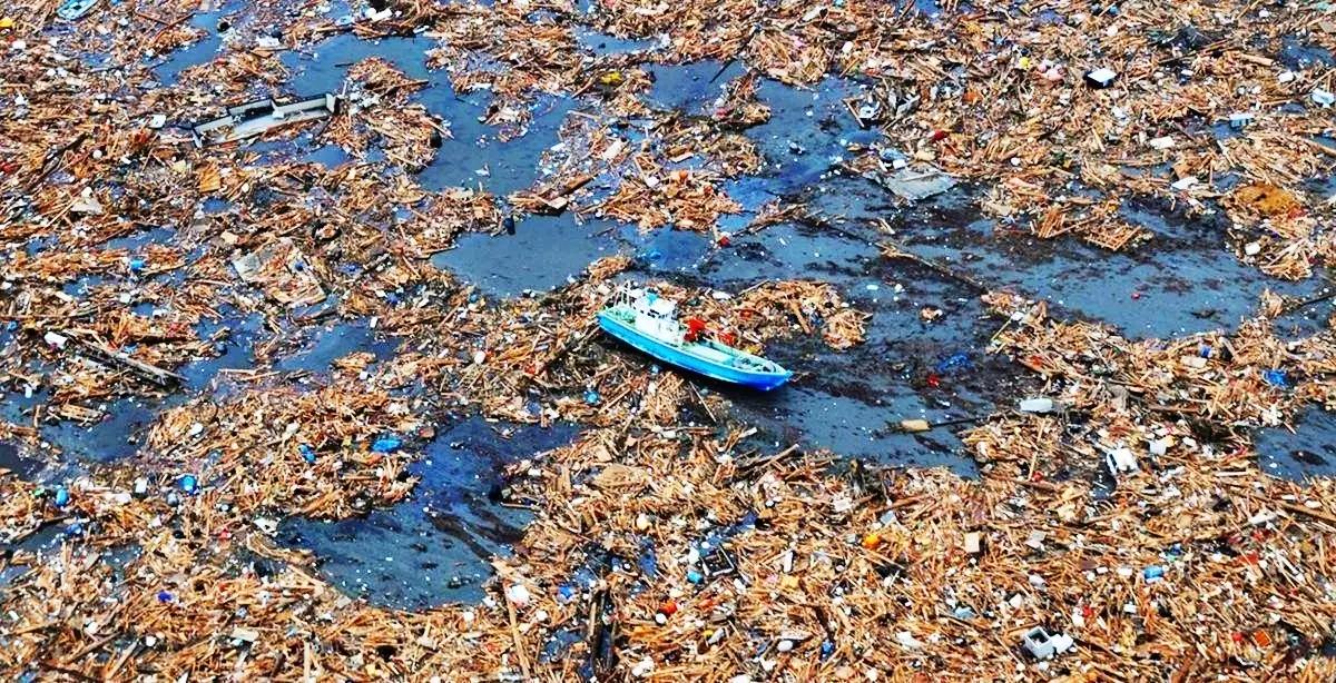 8 million tons of garbage flows into the ocean every year, creating the ...