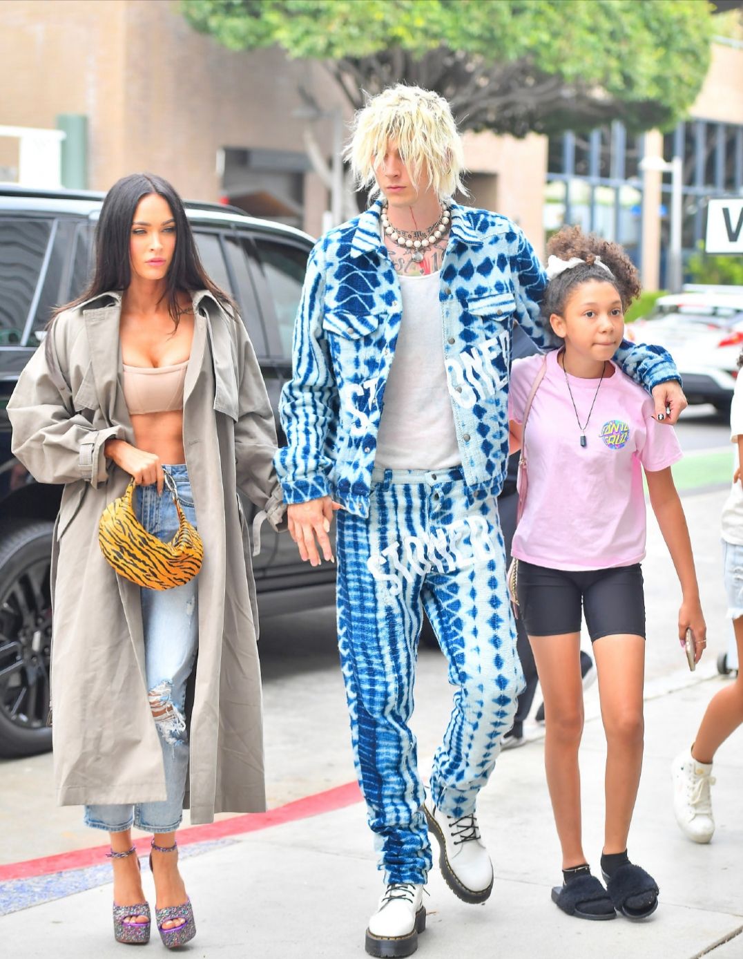 Megan Fox's 4 pack abs is too eye-catching, and he walks on the runway ...