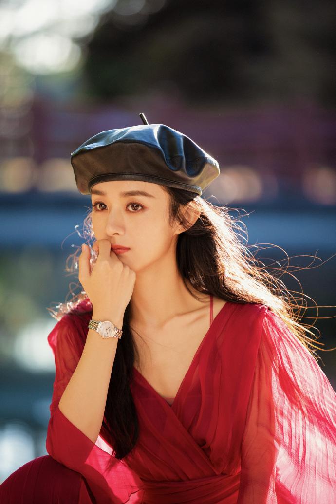 Zhao Liying outdoor fishing photo, pure sunshine, looks so handsome - iNEWS
