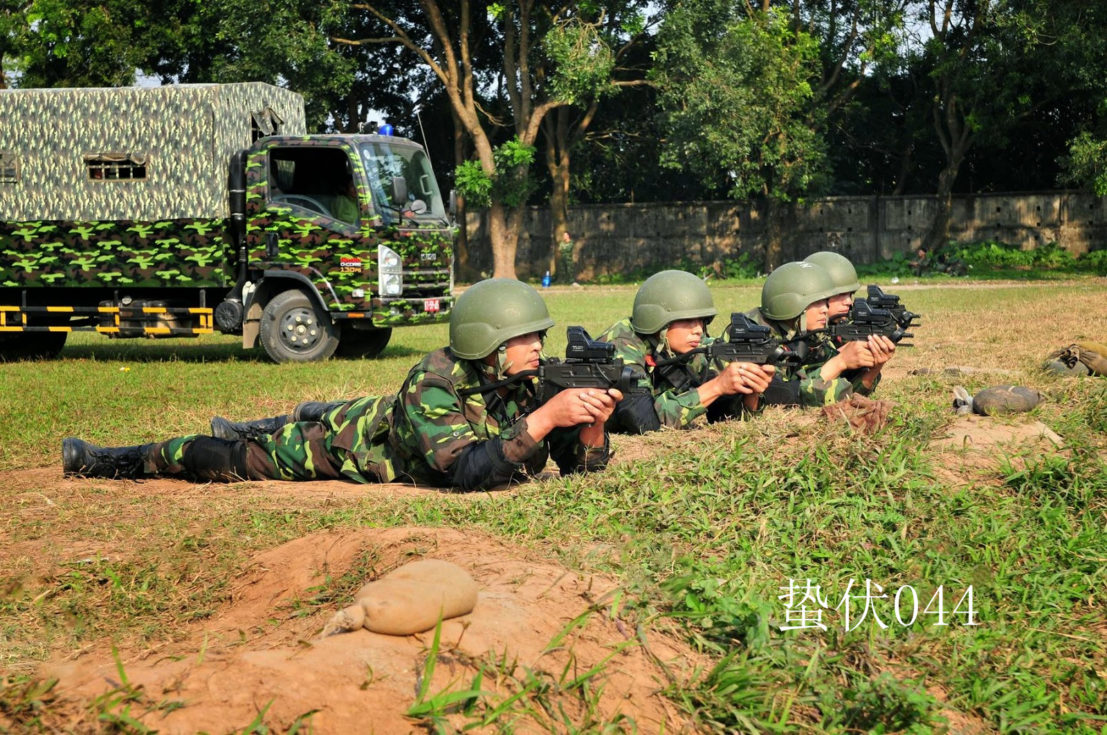 Vietnam production equipment UZI submachine gun - iNEWS