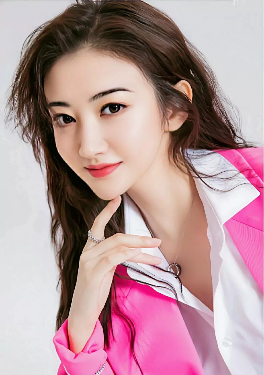 4-12 "Jing Tian" photo - iNEWS