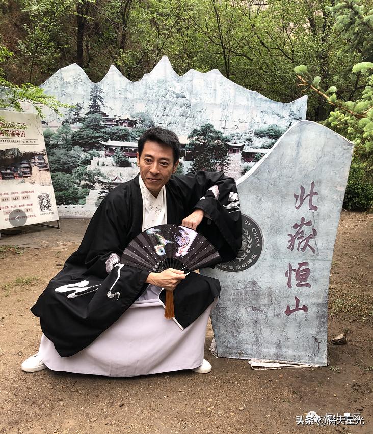 "Linghu Master" "Return" Lv Songxian Touring Hengshan Hanging Temple in the Rain - iNEWS