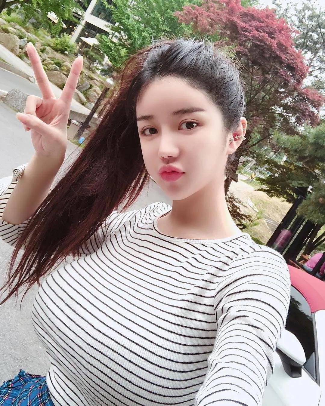 "Meitu" otaku goddess, Korean model-Li Soobin - iNEWS