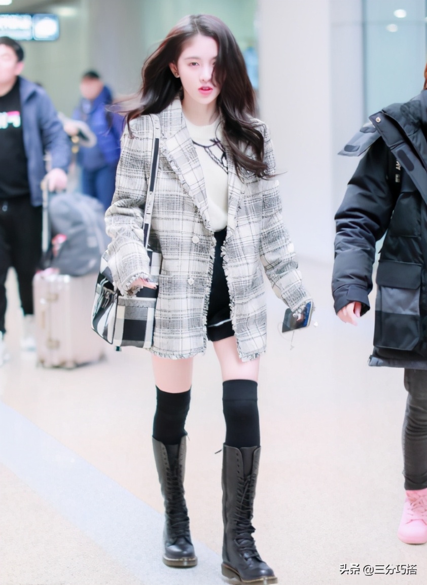 Ju Jingyi is too confident about her figure, and her pants have been ...