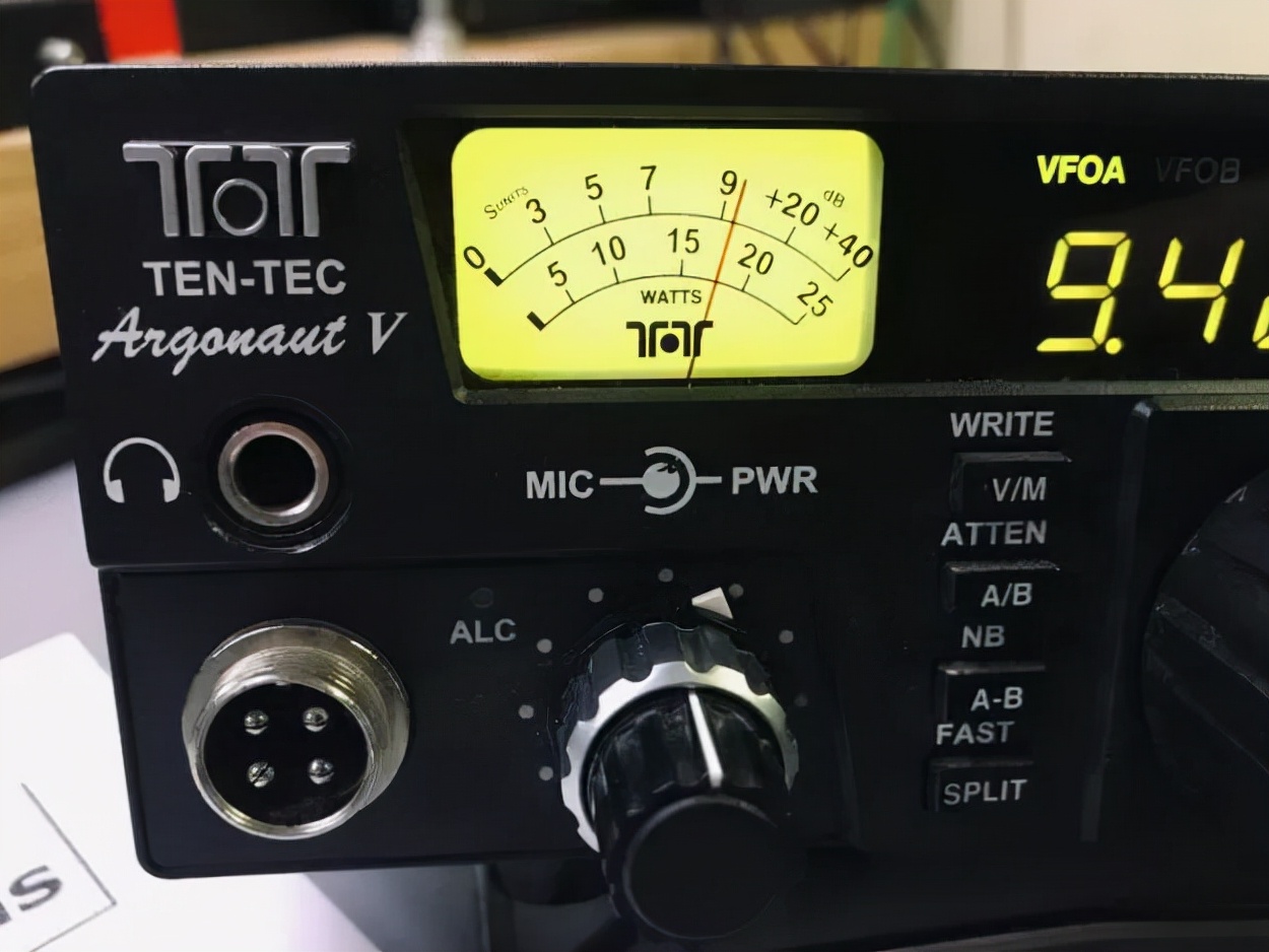 QRP transceiver with excellent audio and broadcast reception ...