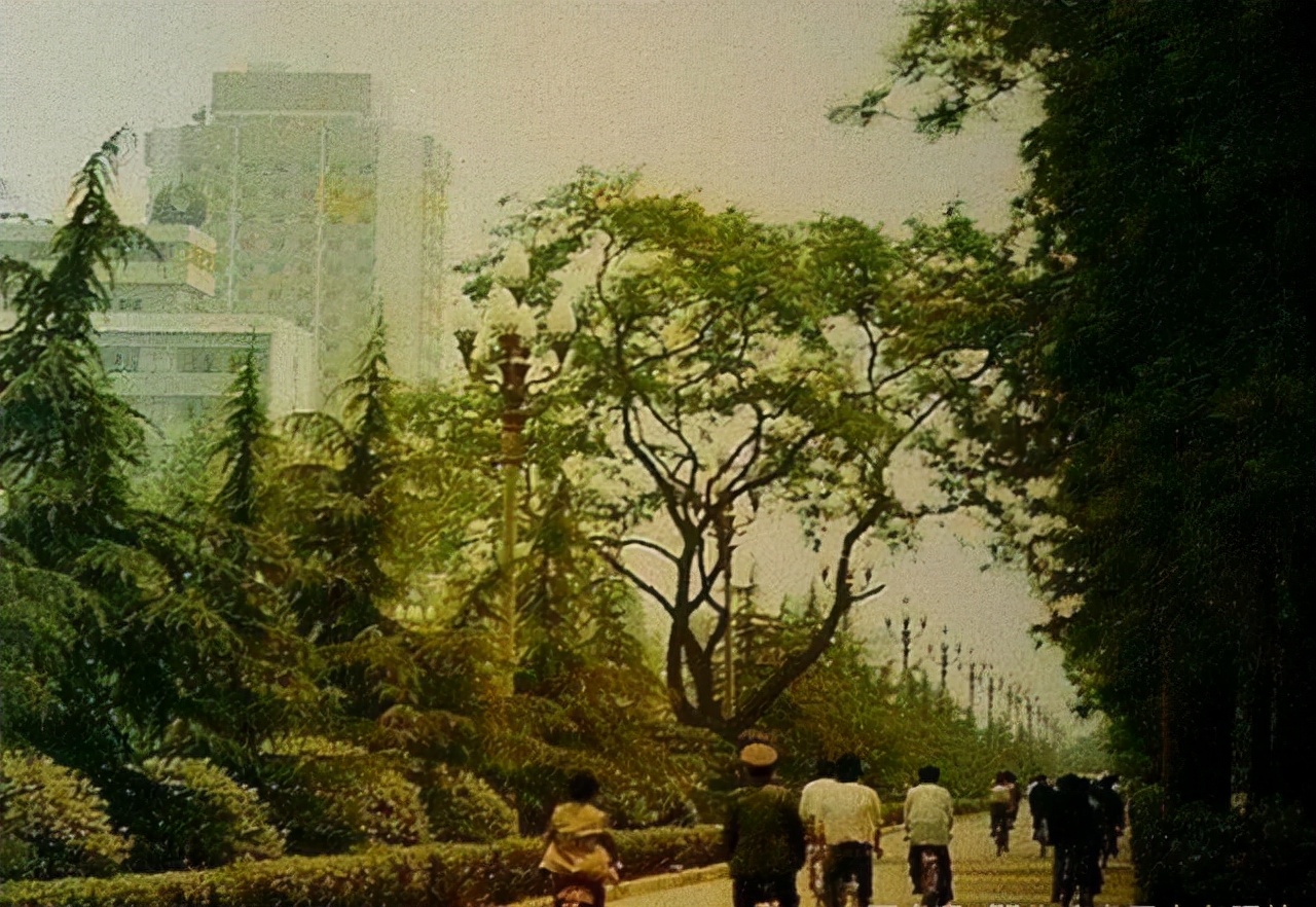 Old photos of Chengdu in the 90s, look at the "old face" of the land of ...