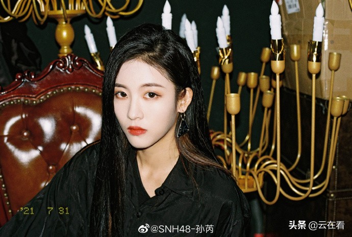 Beauty artist SNH48-Sun Rui charming photo appreciation, very charming ...