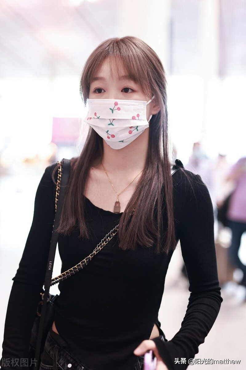 Street shot: Xu Mengjie wearing a mask appeared sweet and lovely big ...