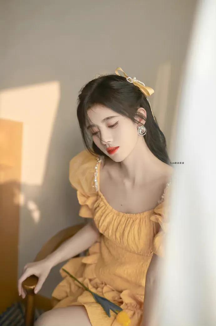 Ju Jingyi, people are sweeter than honey and more delicate than flowers ...