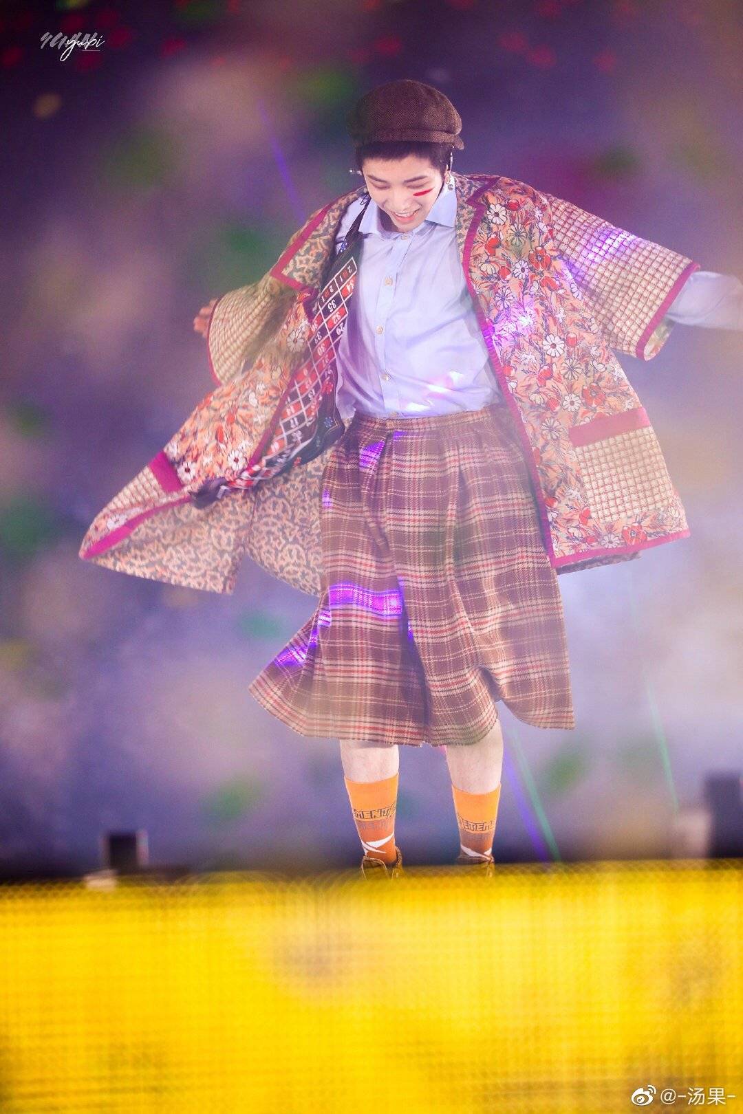 Hua Chenyu Wallpaper: A top singer born for the stage - iNEWS