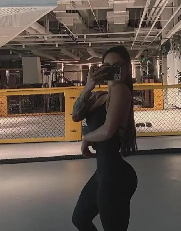 She is a fitness enthusiast born in the 90s. Because of her sweet looks ...