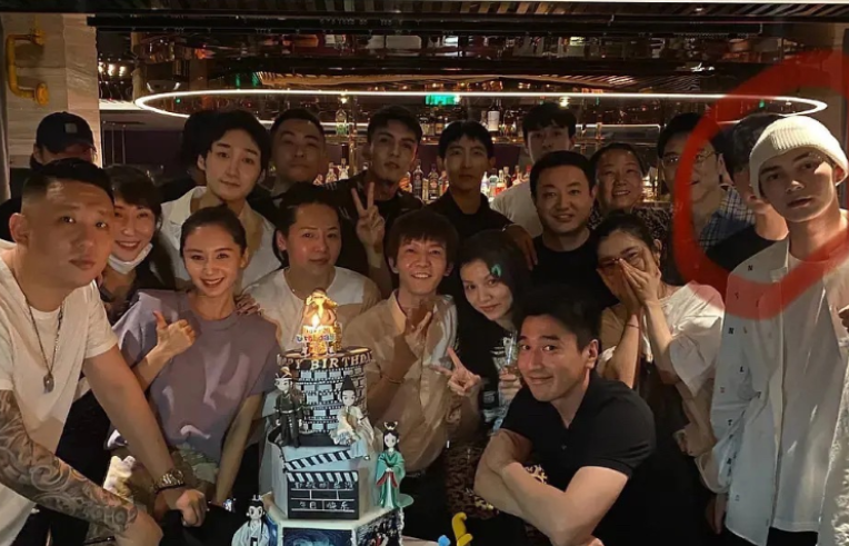 Guo Jingming and He Changxi do medical beauty together late at night ...