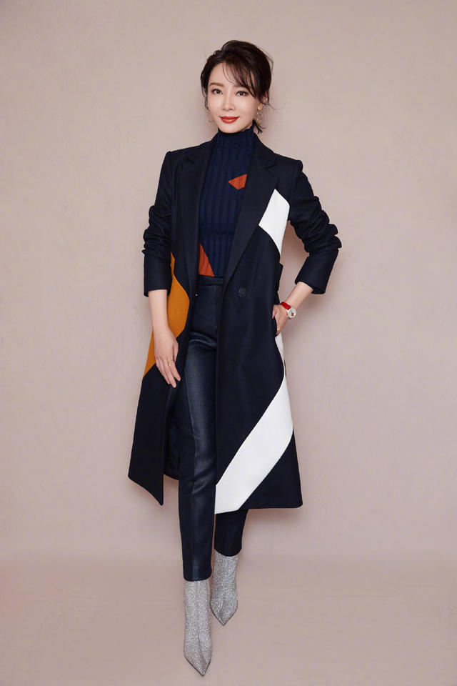 Chen Shu was amazed by Chen Shu, who wore a red dress that was ...