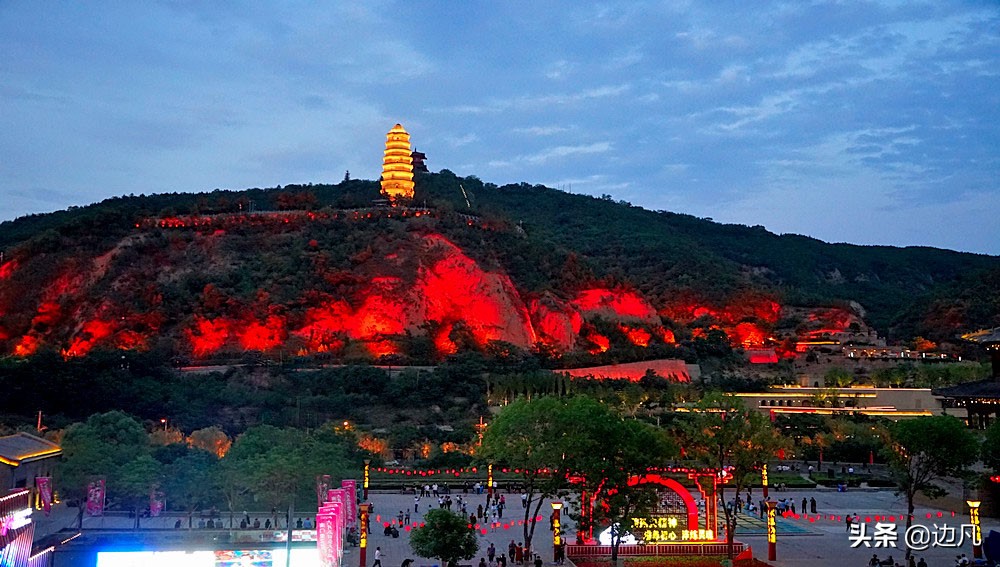 Yan'an Baota Mountain night light show - iMedia