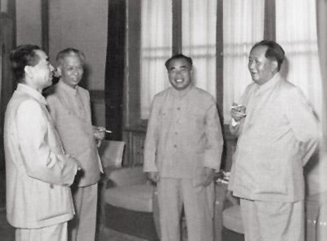 Great men and cigarettes: Mao Zedong smoked a hundred cigarettes, Deng ...