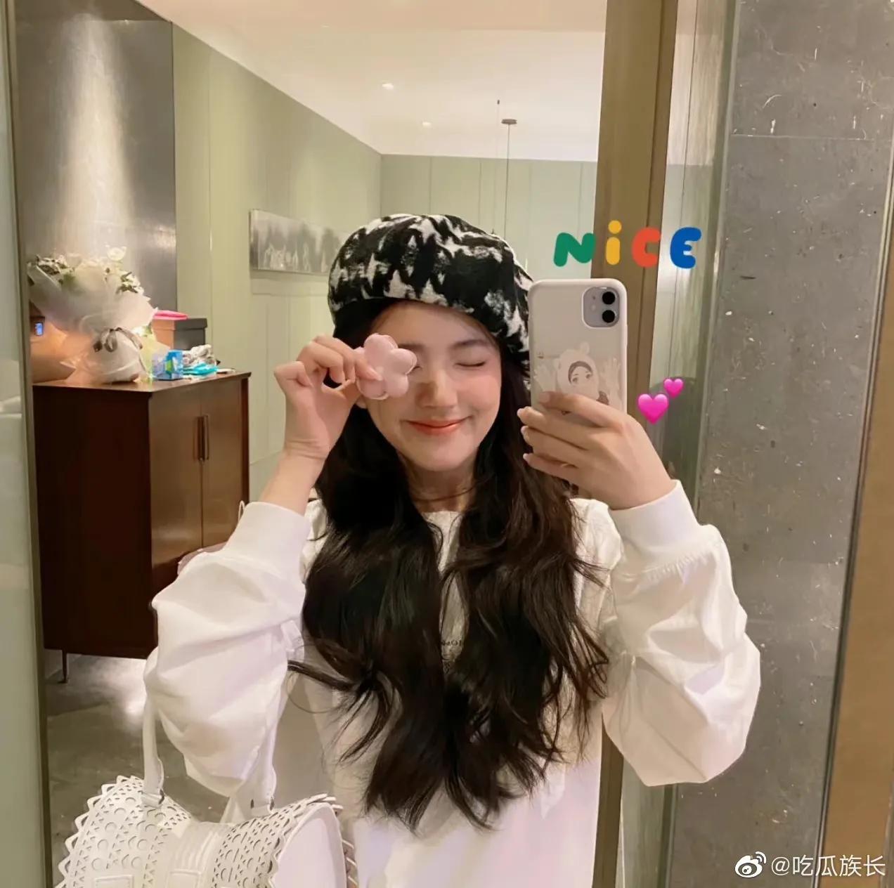 #How many phone cases does Zhao Lusi have# - iNEWS