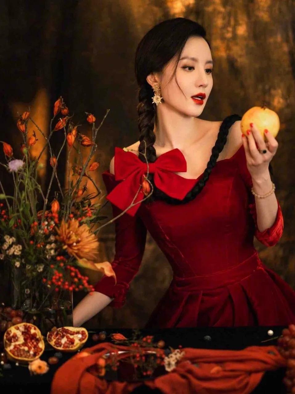 Mrs. Zhang Meng Photo Album - iNEWS