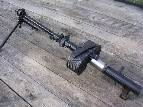 German Roaring Fire: The Sin of MG15 Machine Gun, the two versions have ...