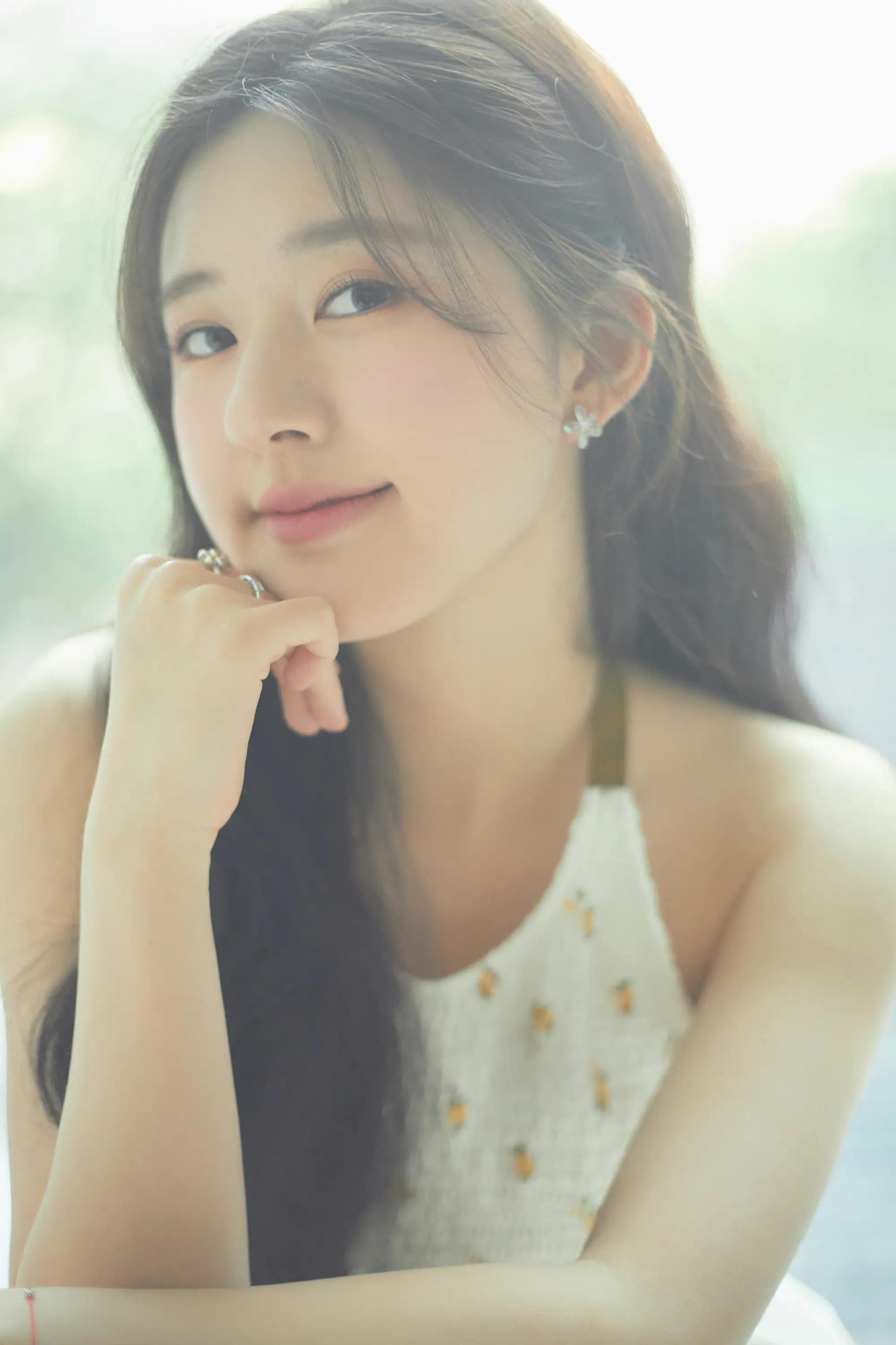 Zhao Lusi's 23rd Birthday Photo - iMedia