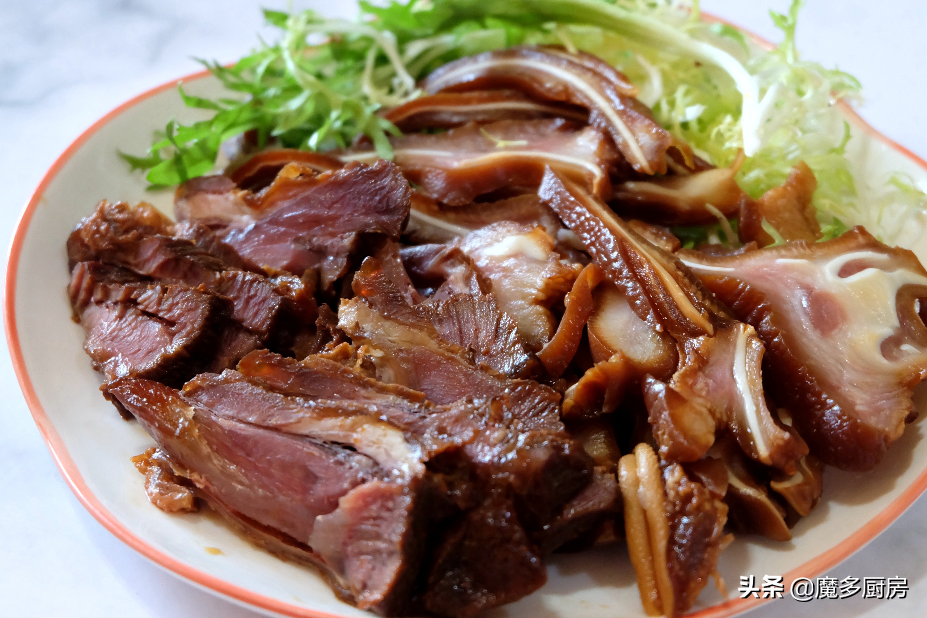 You don't need to buy pork ears with beef and sauce. The rice cooker ...