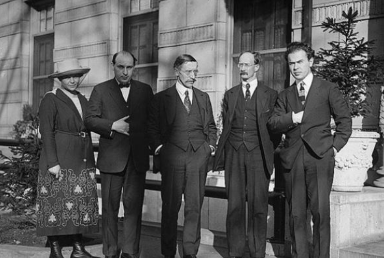 Washington Conference: The first show of the overlord America, choosing ...