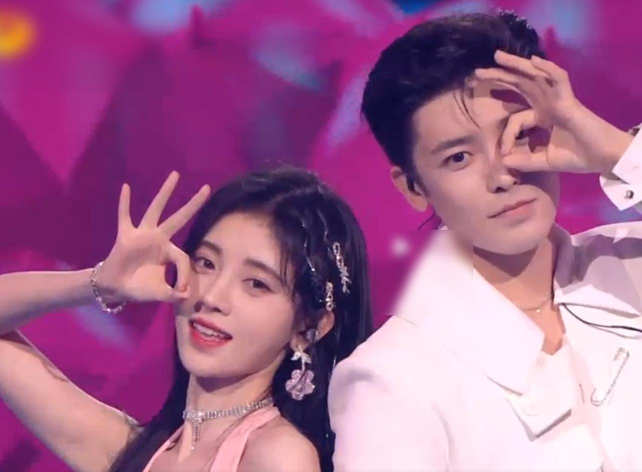 Ju Jingyi's figure management is too superior, and Hou Minghao sings ...