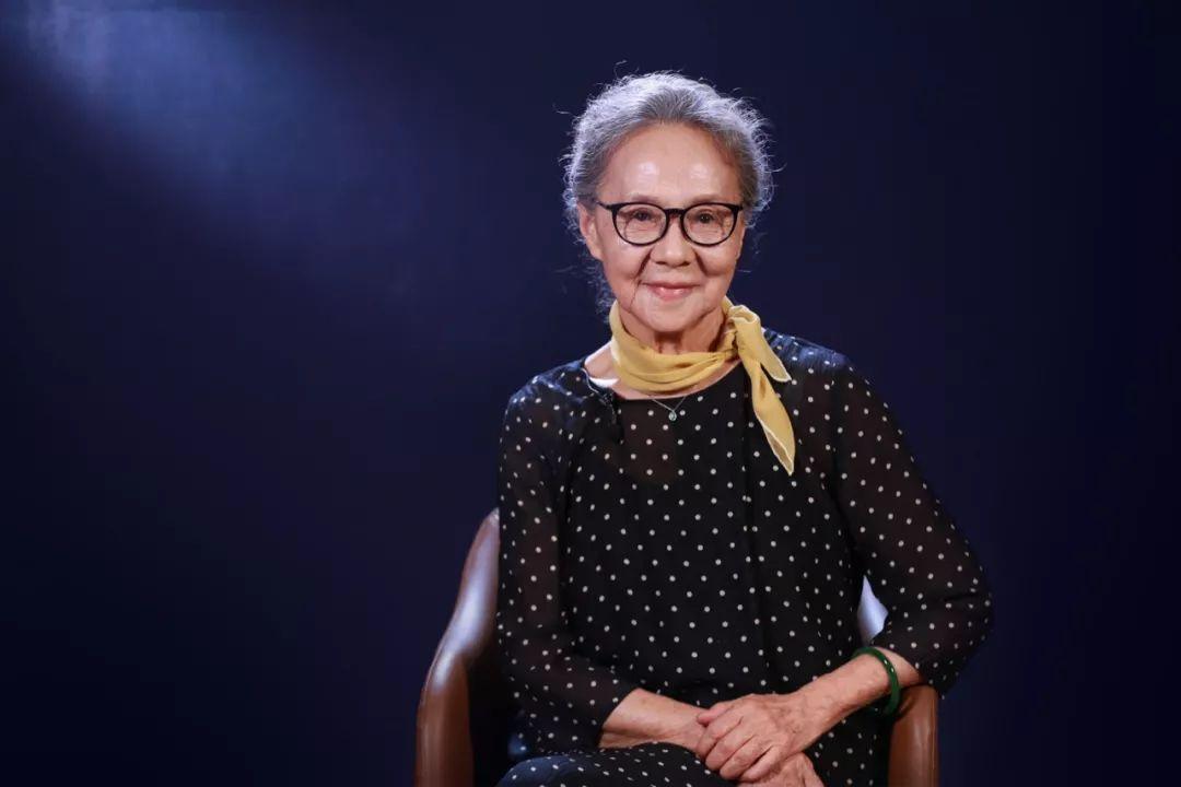 "National Grandma" Wu Yanshu is old and elegant, dressing plain but ...