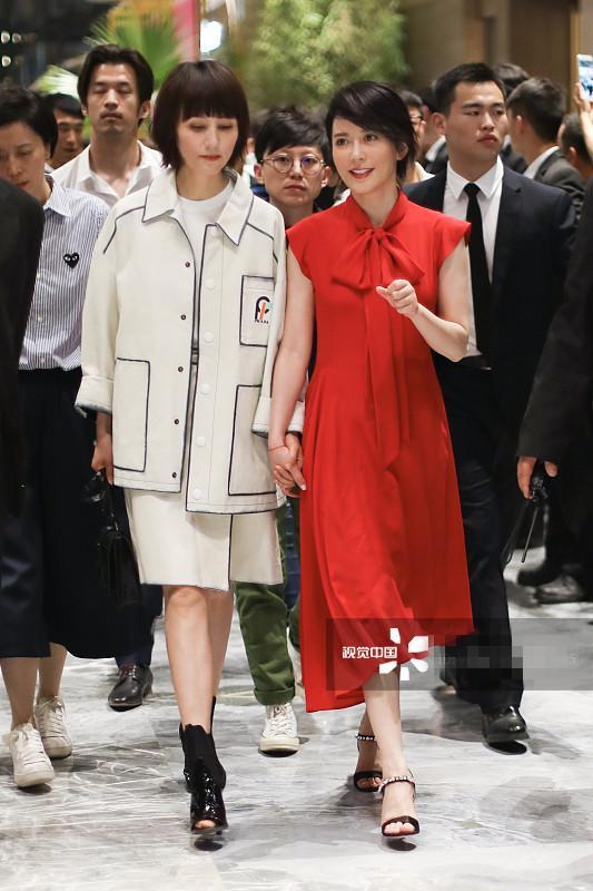 Yuan Quan and his friend Fan Bingbing, Ma Yili, Zhao Liying, Zhang Ziyi ...