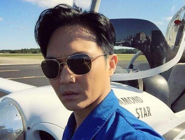 After 8 years, veteran TVB actor and singer Zhang Zhilin returned home ...