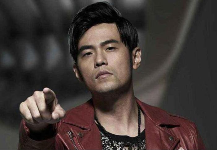 Heavenly King Noodles!Jay Chou and his wife appeared at the Paris game ...