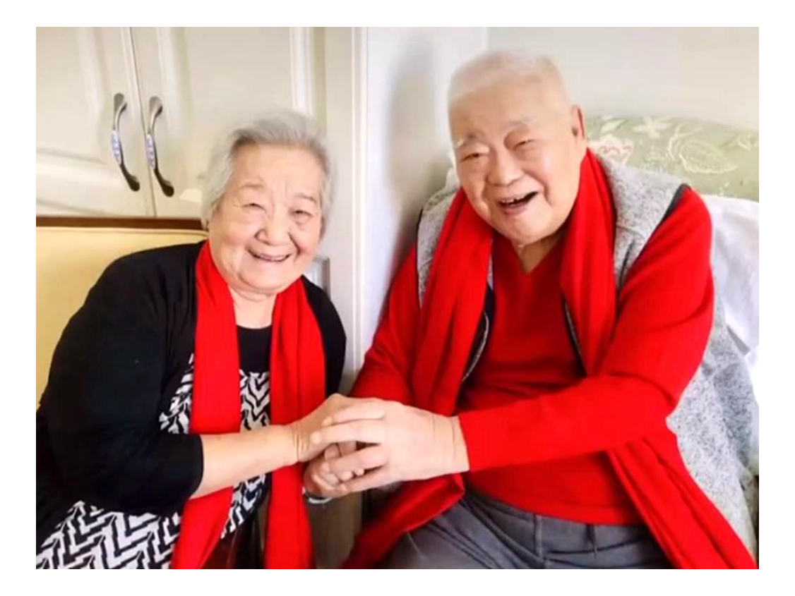 92-year-old Yang Jing and 91-year-old Yu Yang, a couple in the film ...