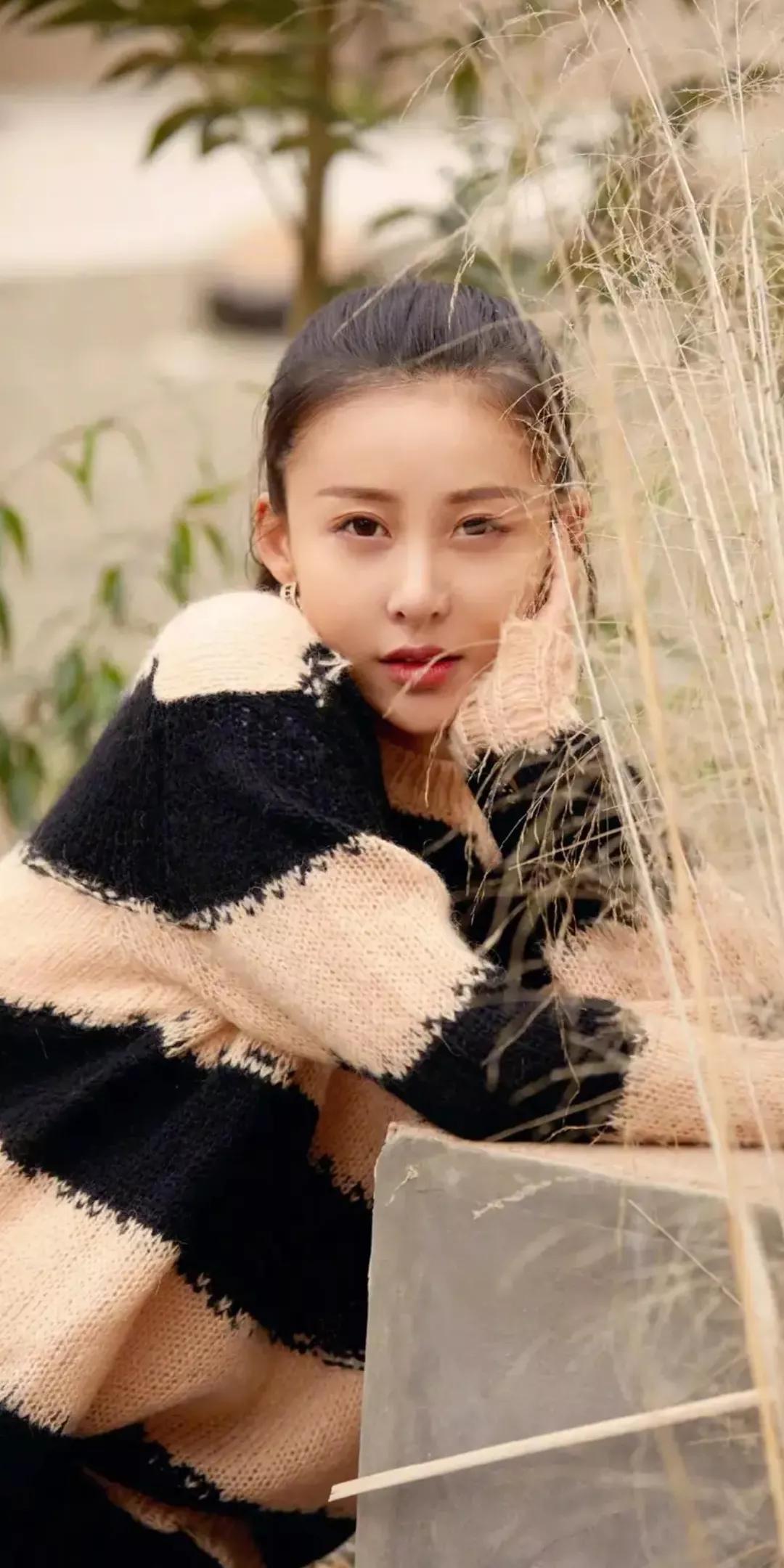 Sometimes beautiful, sometimes delicate, Jia Qing is fascinating - iNEWS