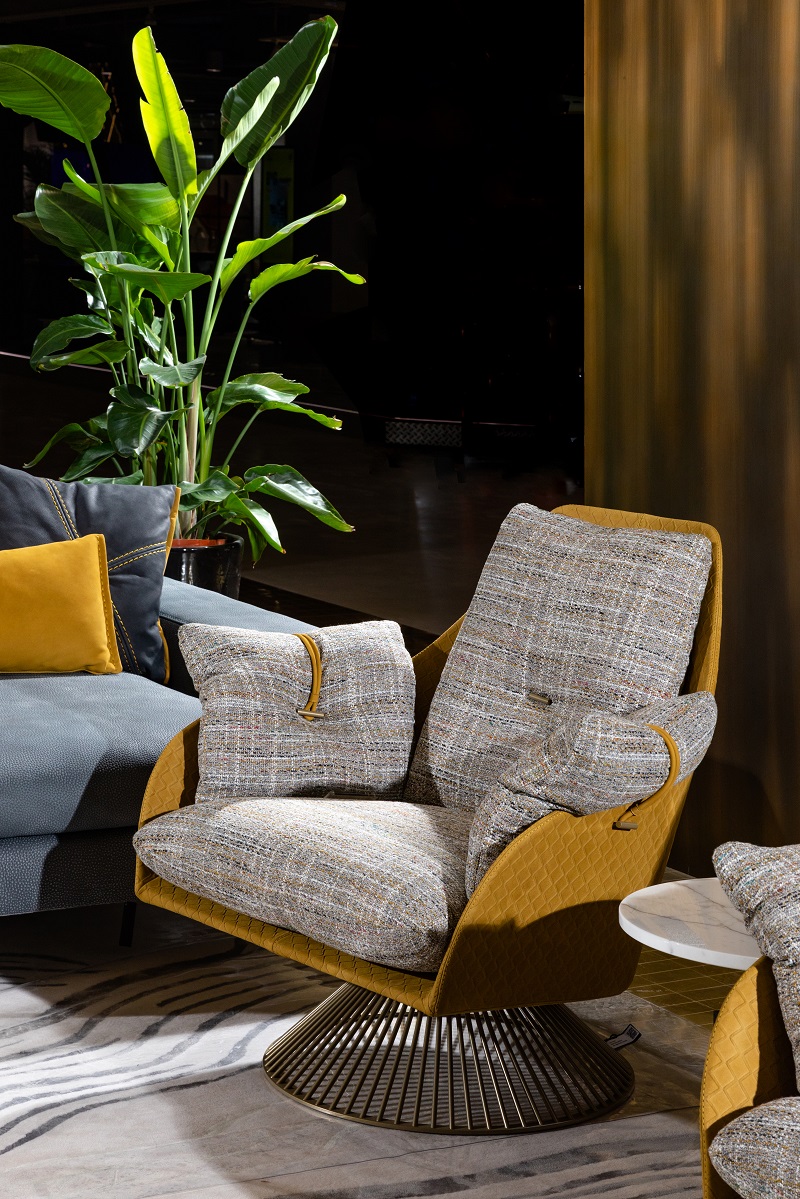 Inventory of classic lounge chairs, comfort and coziness from life - iMedia