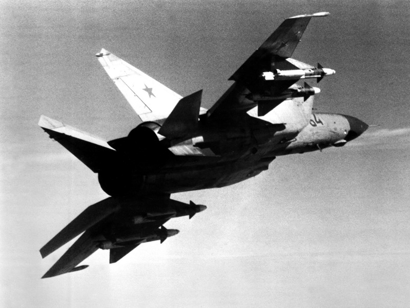 Although the technology of the MiG-25 fighter was outdated, it ...